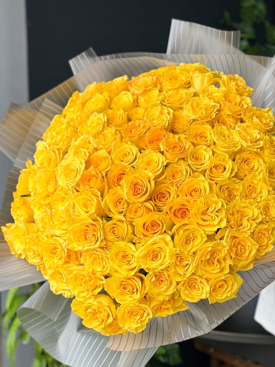 100 Yellow Roses Bouquet — Luxury Flowers Miami